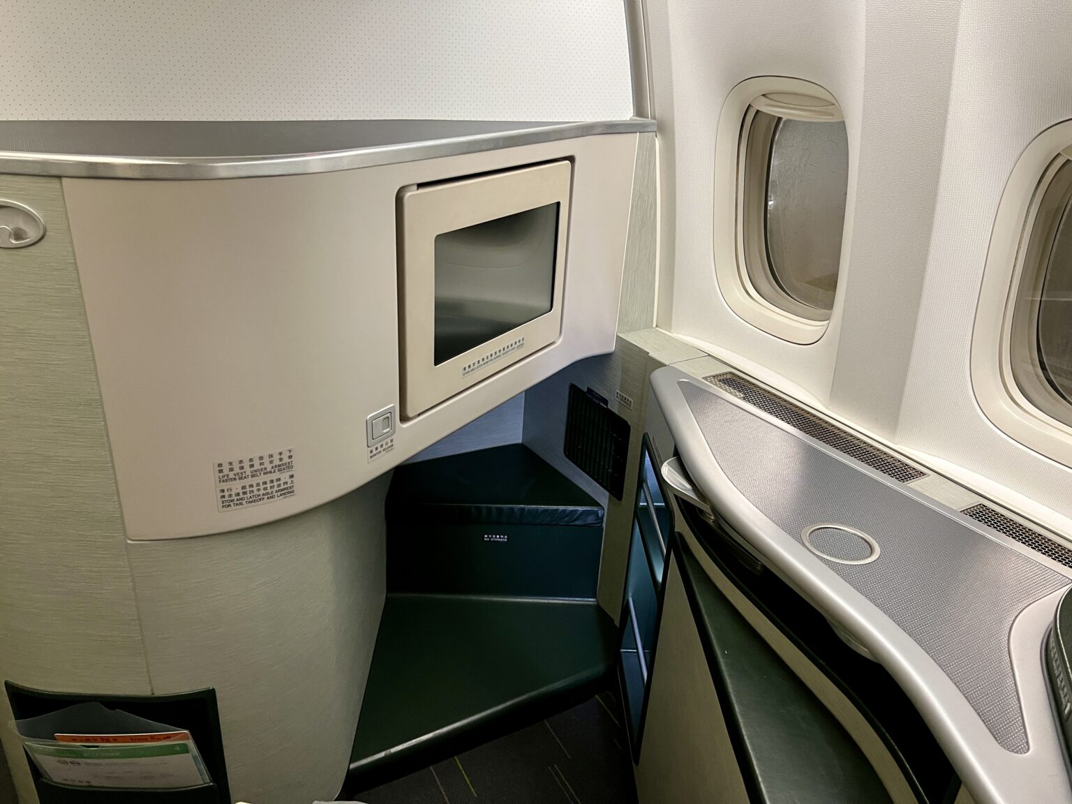 EVA Air Business Class Review on the 777, Chicago to Taipei