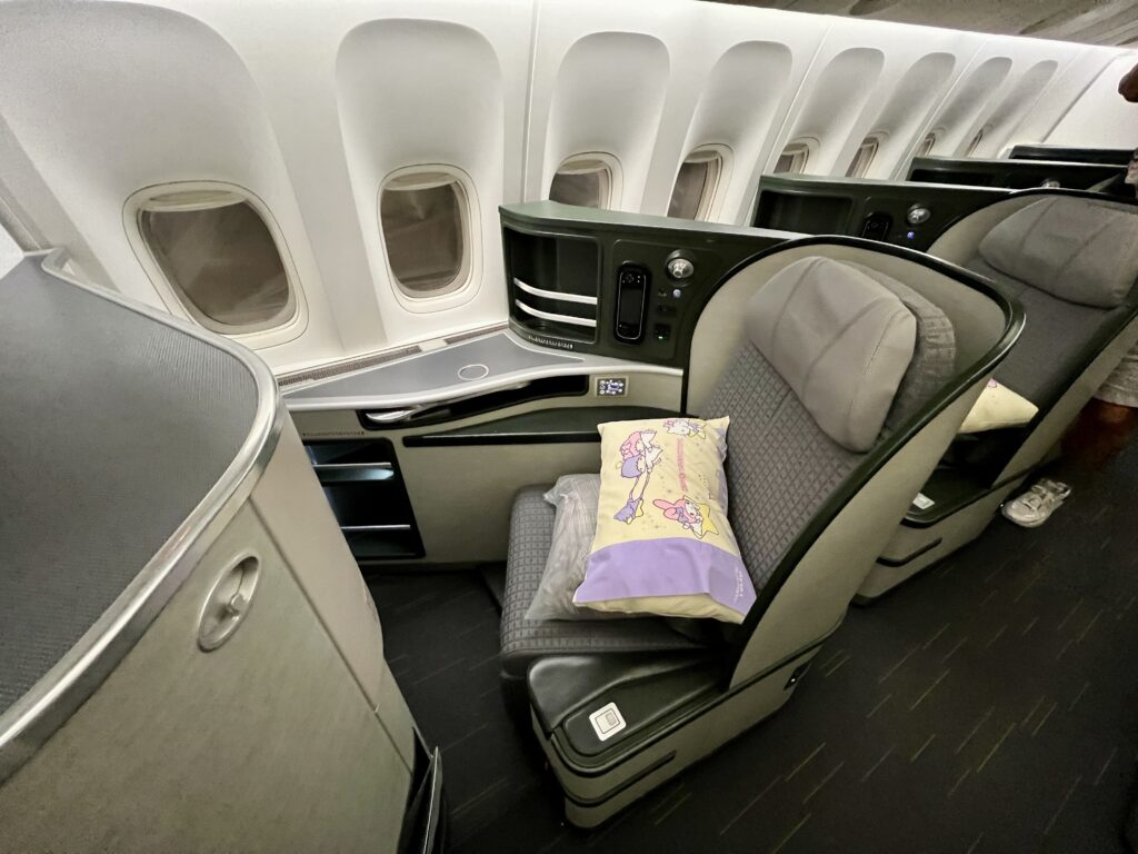 EVA Air Business Class Review on the 777, Chicago to Taipei