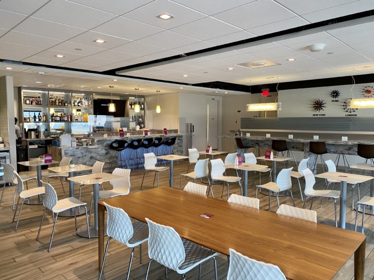 Escape Lounge MSP Review | Thrifty Traveler