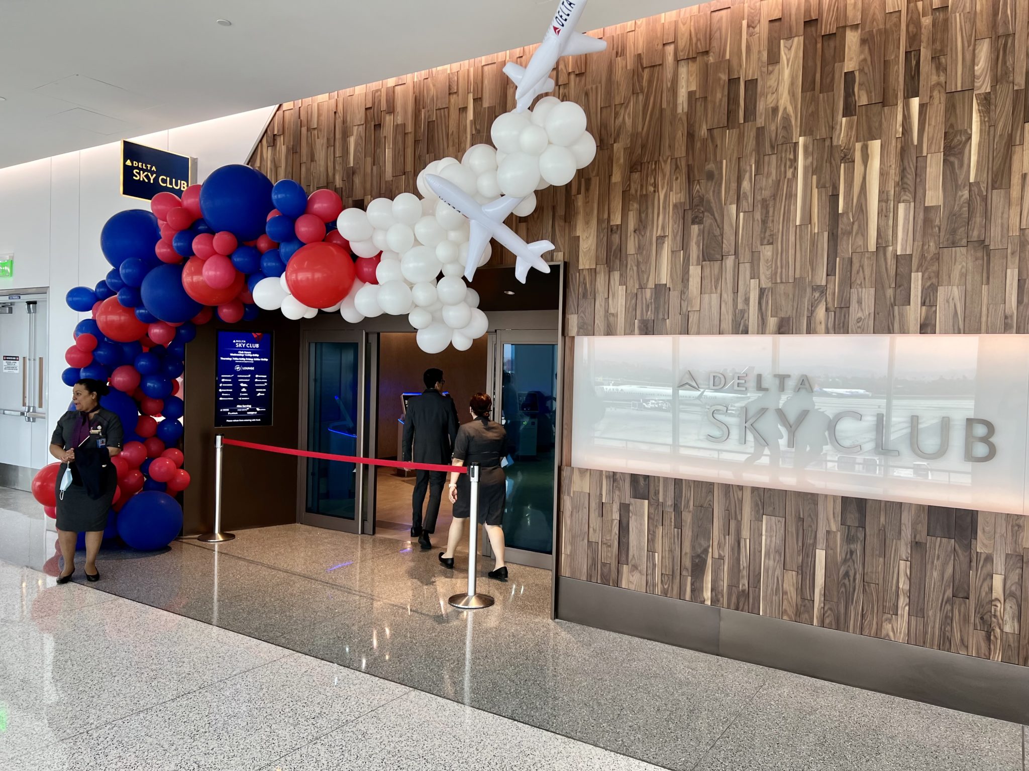 Raising the Bar: A Review of Delta's Massive New Los Angeles (LAX) Sky Club