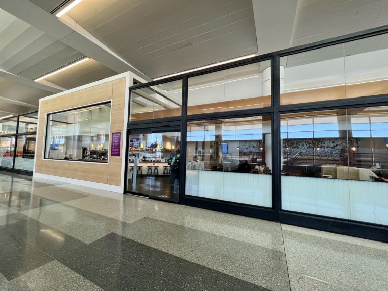 Tiny But Pretty: Escape Lounge in Phoenix Terminal 3 Review