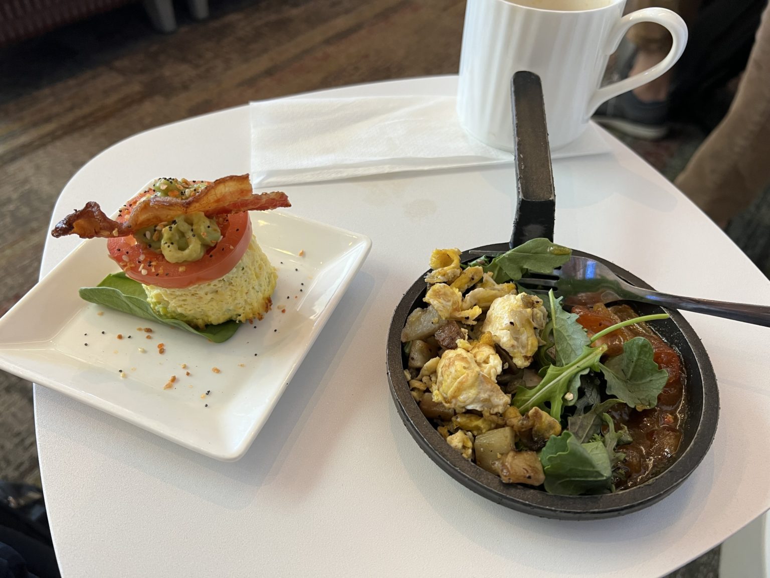 Tiny But Pretty: Escape Lounge in Phoenix Terminal 3 Review
