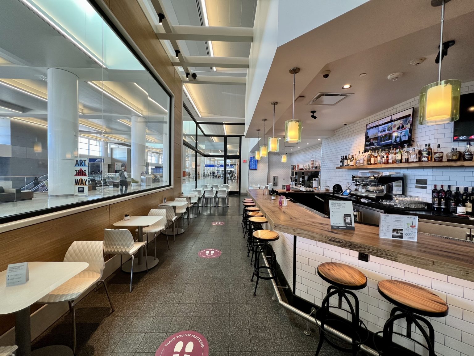 Tiny But Pretty: Escape Lounge in Phoenix Terminal 3 Review