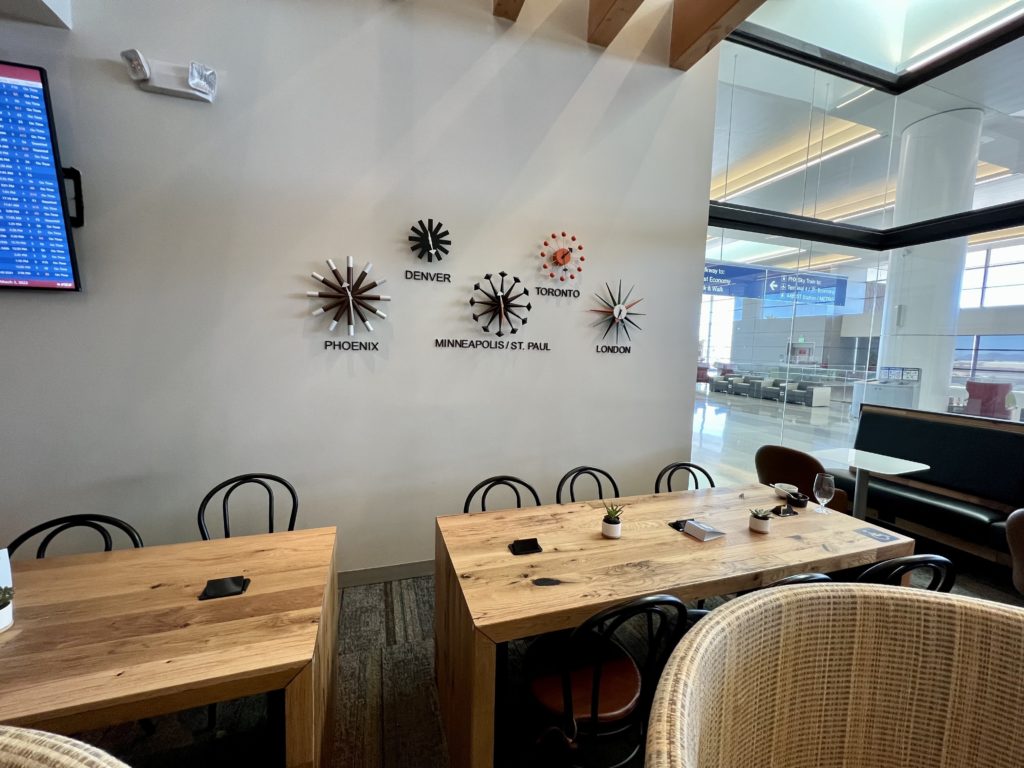 Tiny But Pretty: Escape Lounge in Phoenix Terminal 3 Review