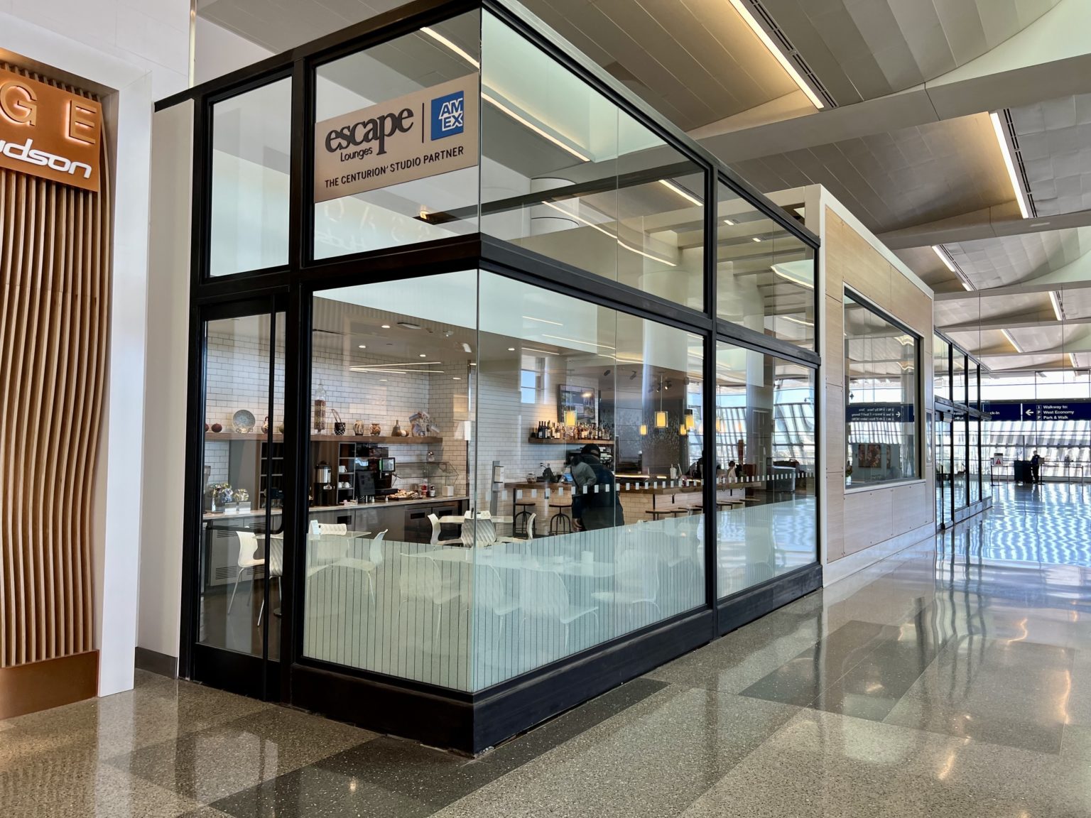 Tiny But Pretty: Escape Lounge in Phoenix Terminal 3 Review