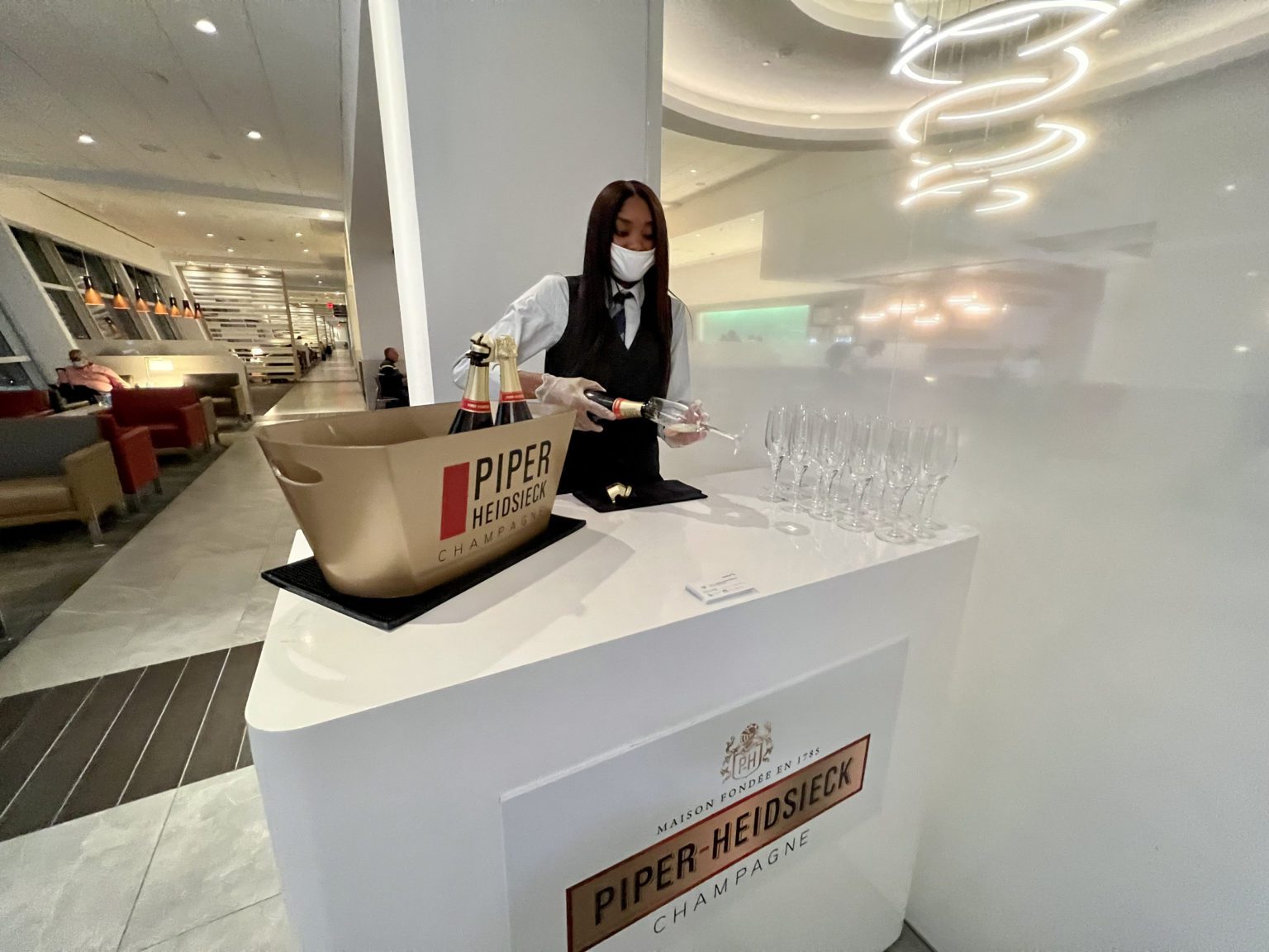 Review: American Flagship Lounge Dallas (DFW) | Thrifty Traveler