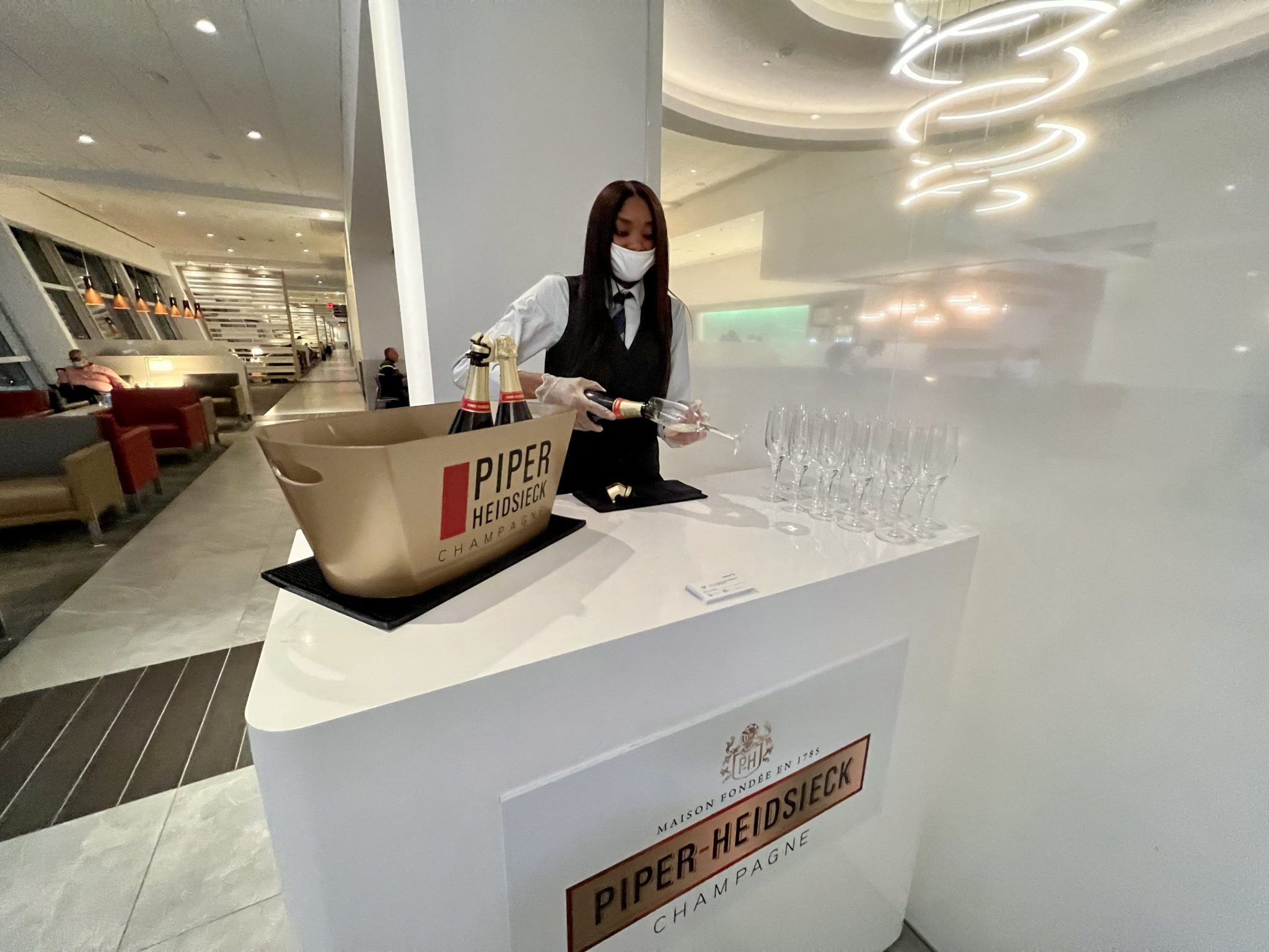 Review: American Flagship Lounge Dallas (DFW) | Thrifty Traveler