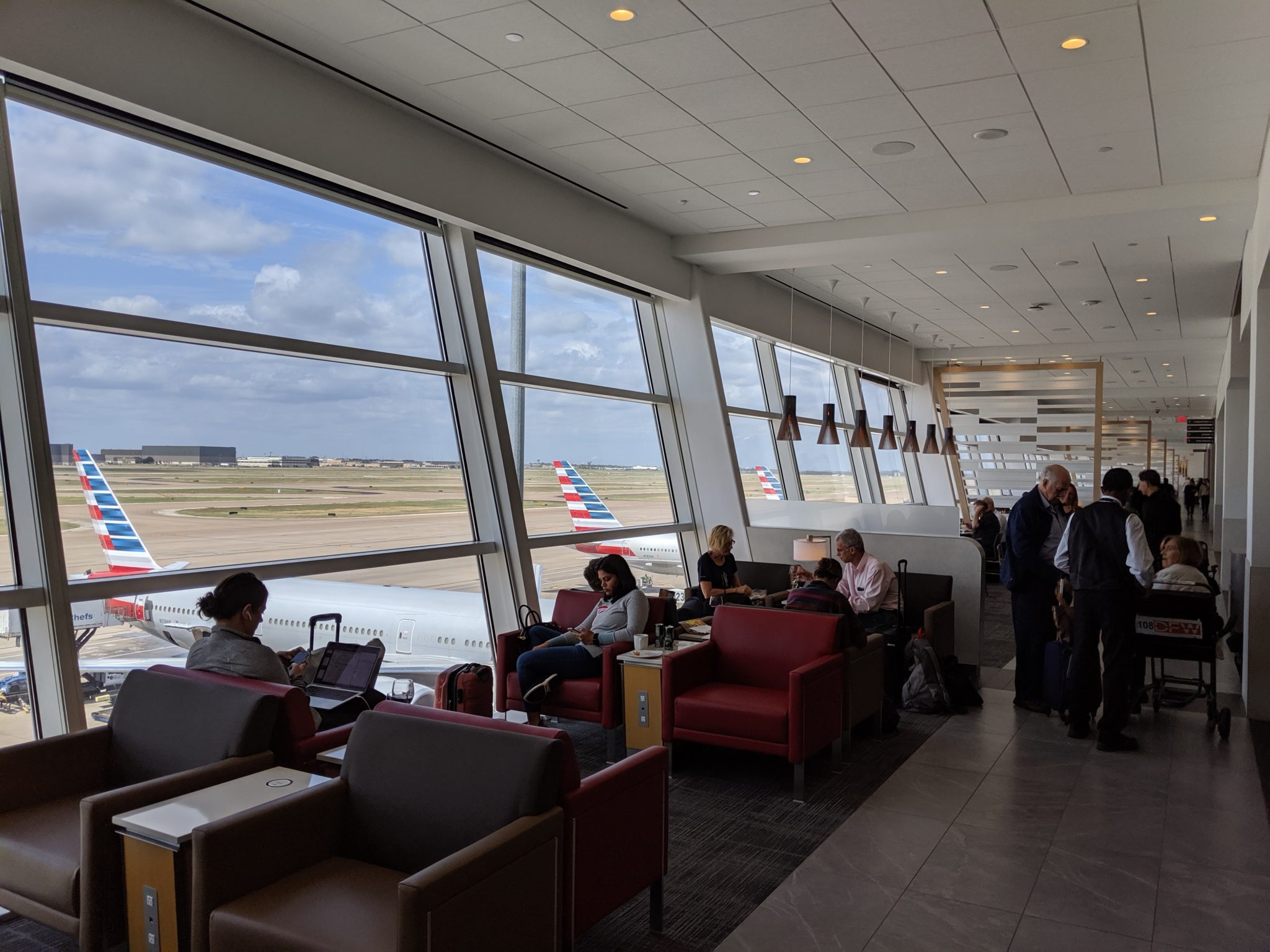 Review: American Flagship Lounge Dallas (DFW) | Thrifty Traveler