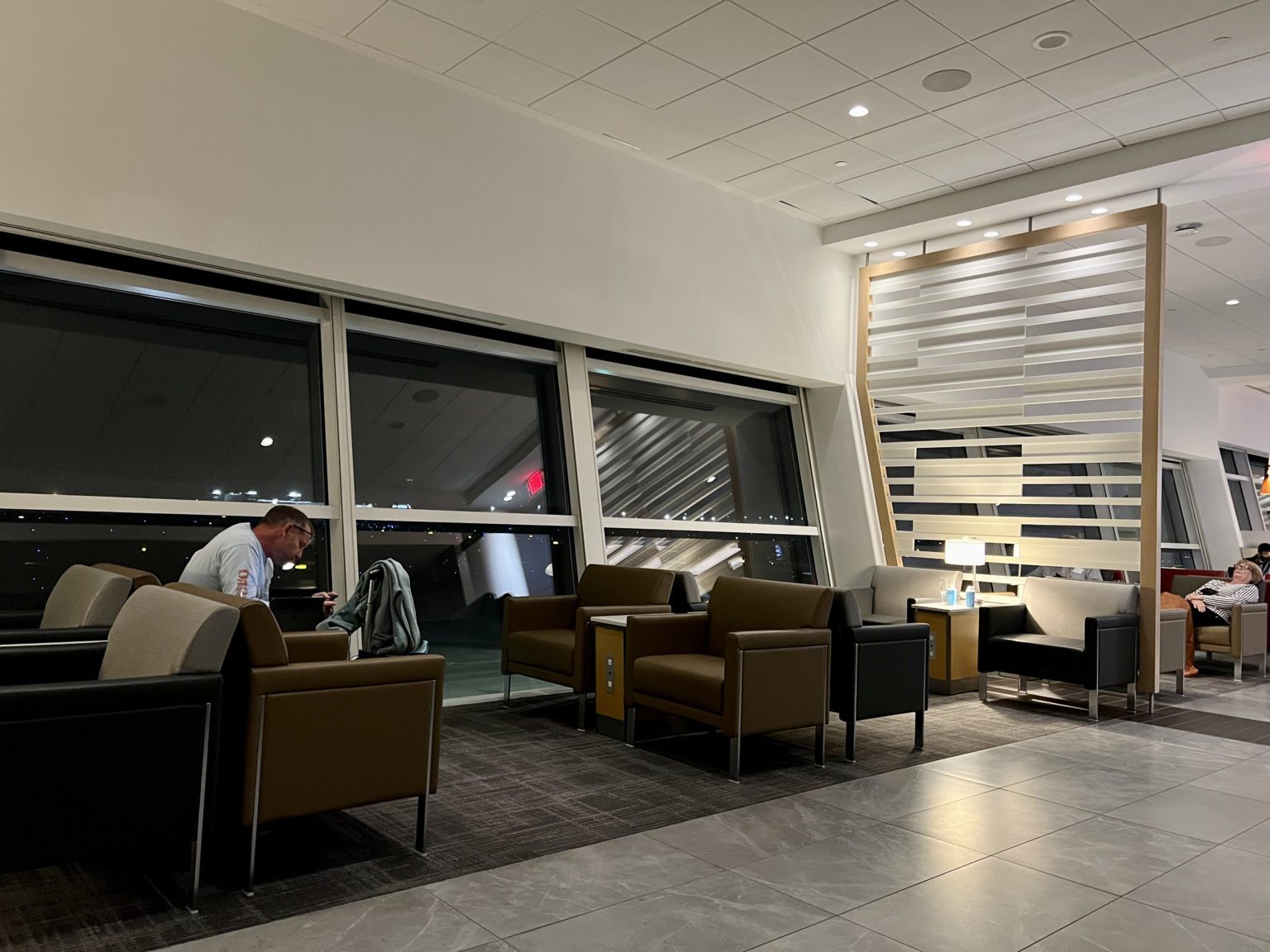 Review: American Flagship Lounge Dallas (DFW) | Thrifty Traveler