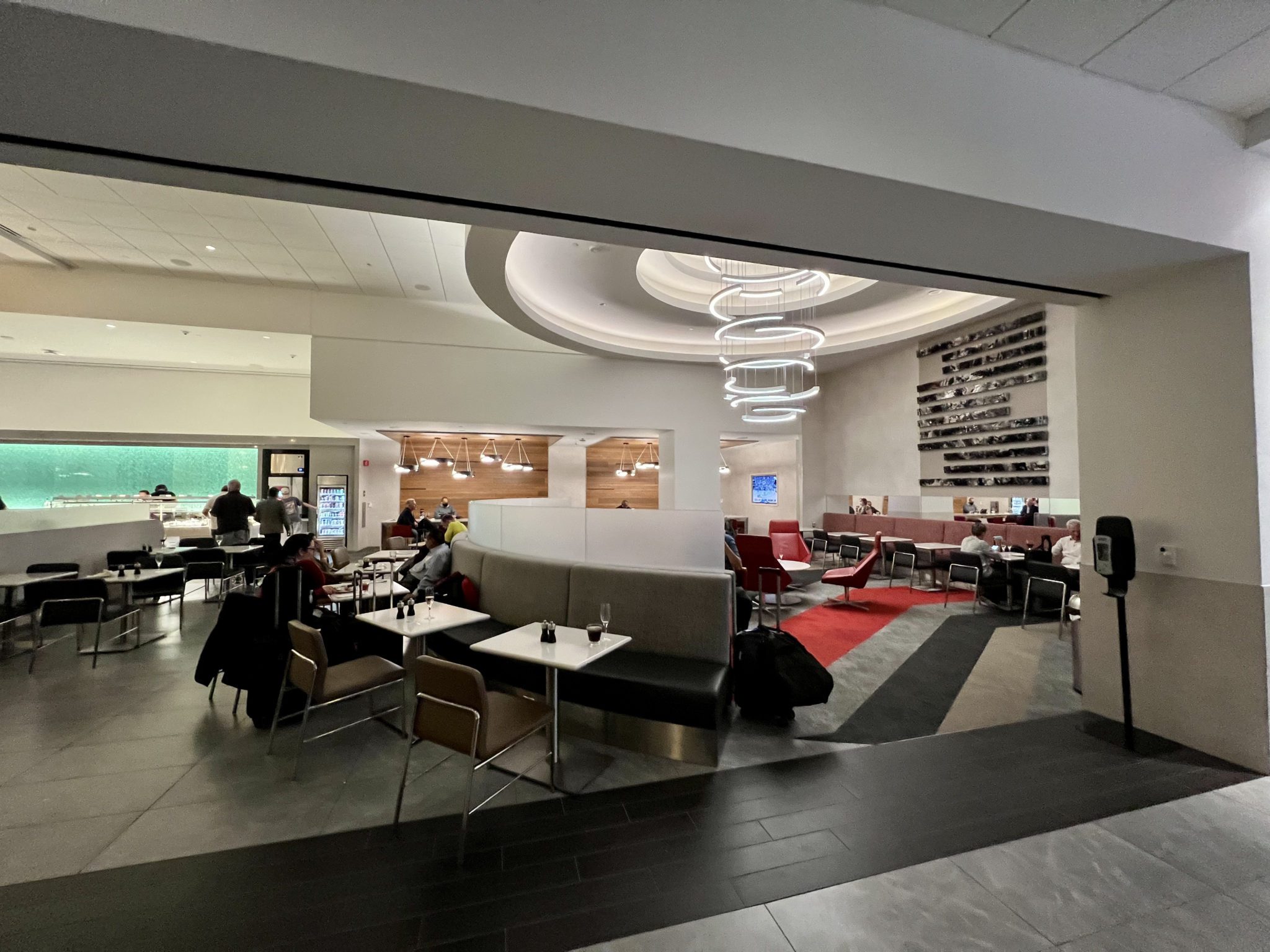 Review: American Flagship Lounge Dallas (DFW) | Thrifty Traveler