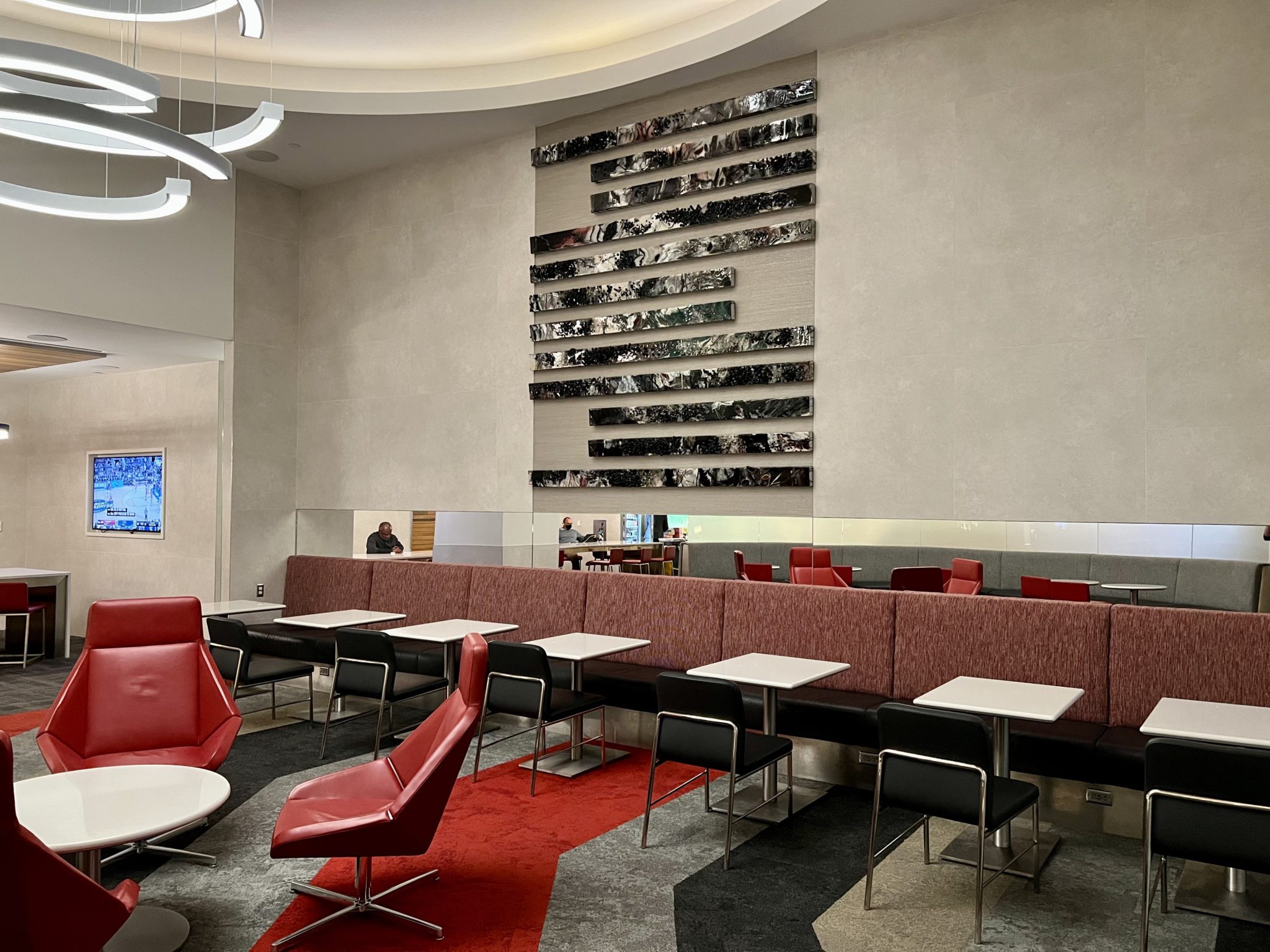Review: American Flagship Lounge Dallas (DFW) | Thrifty Traveler