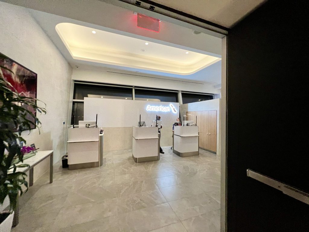 Review: American Flagship Lounge Dallas (DFW) | Thrifty Traveler