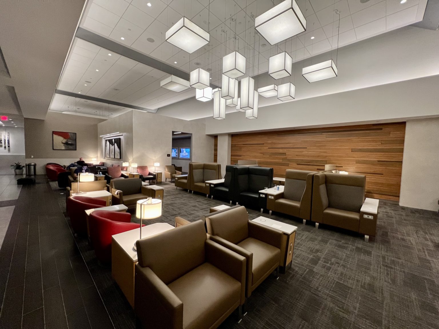 Review: American Flagship Lounge Dallas (DFW) | Thrifty Traveler
