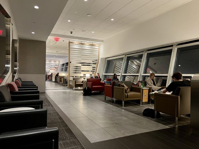 Review: American Flagship Lounge Dallas (DFW) | Thrifty Traveler