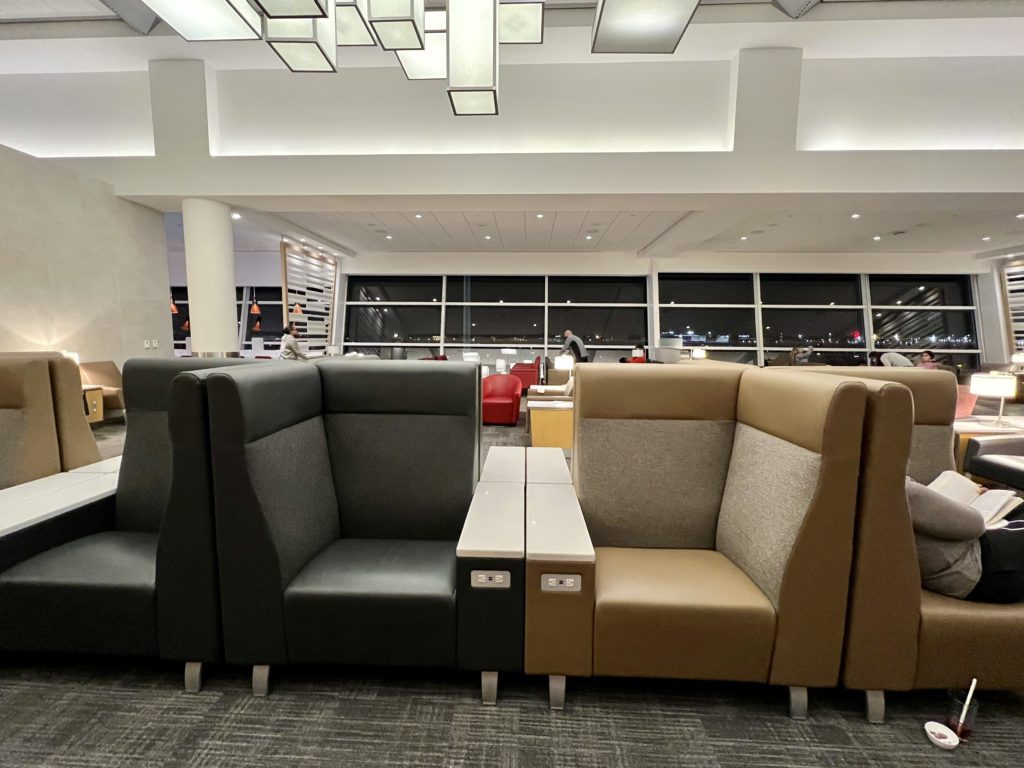 Review: American Flagship Lounge Dallas (DFW) | Thrifty Traveler
