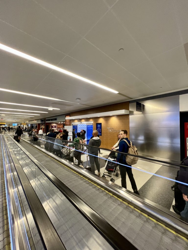 Delta's Fix for Crowded Sky Clubs? VIP Entry Lines & Asking Employees ...