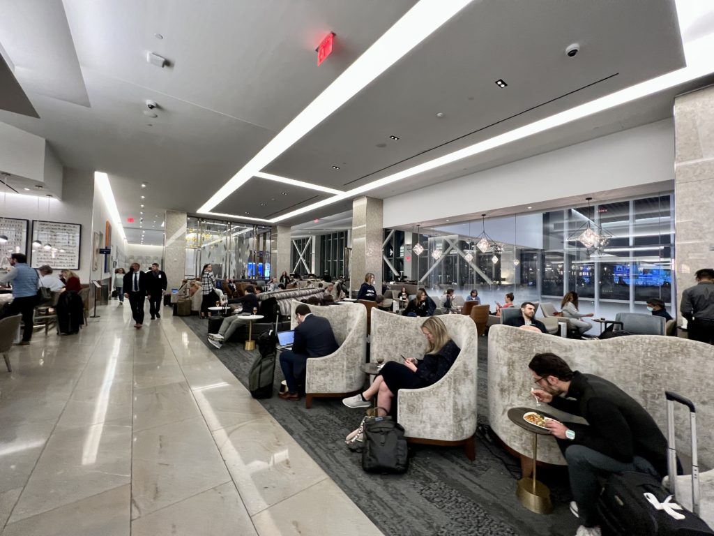 Review: Delta Sky Club LaGuardia (LGA) in New York