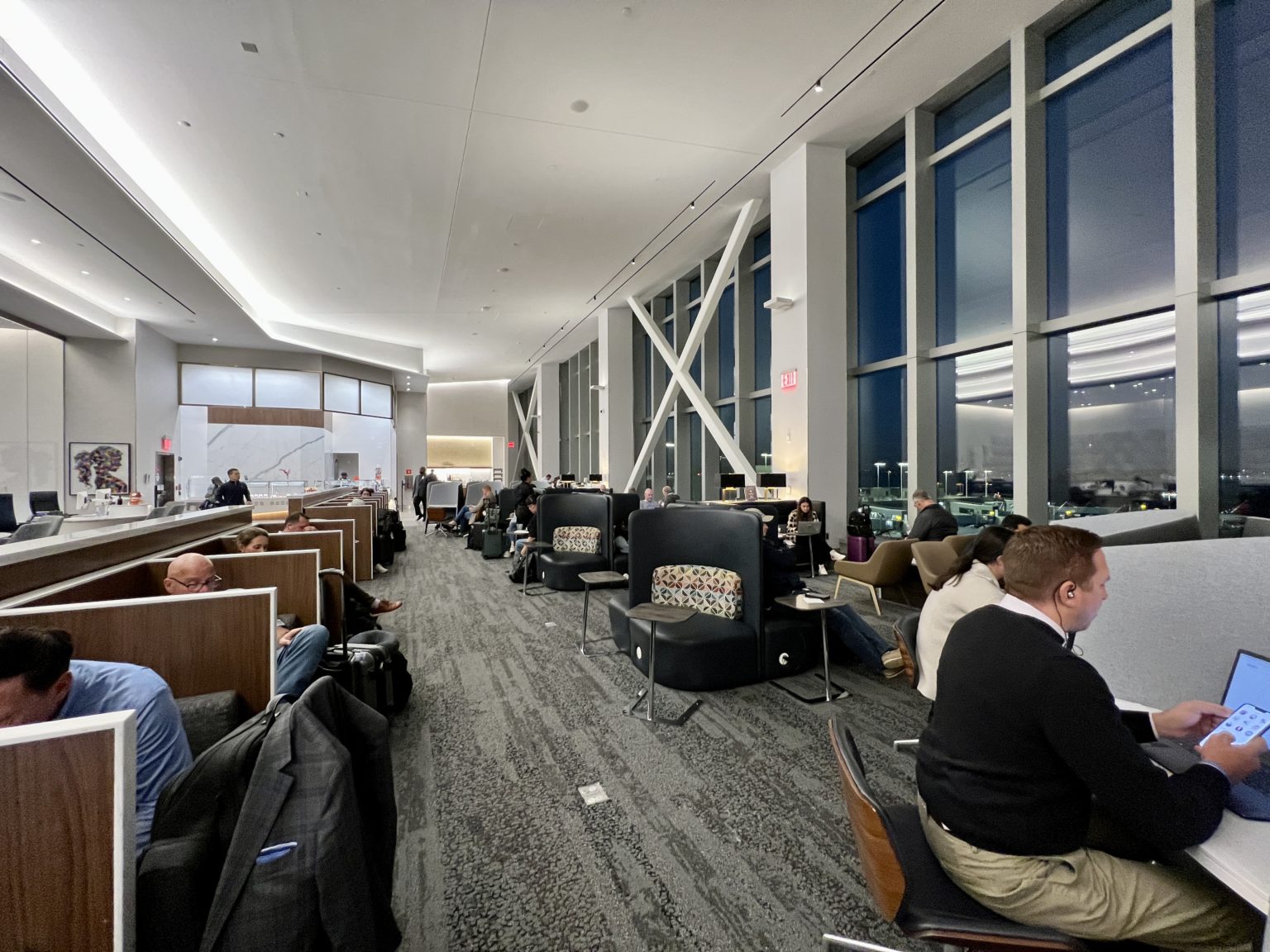 Review: Delta Sky Club LaGuardia (LGA) in New York