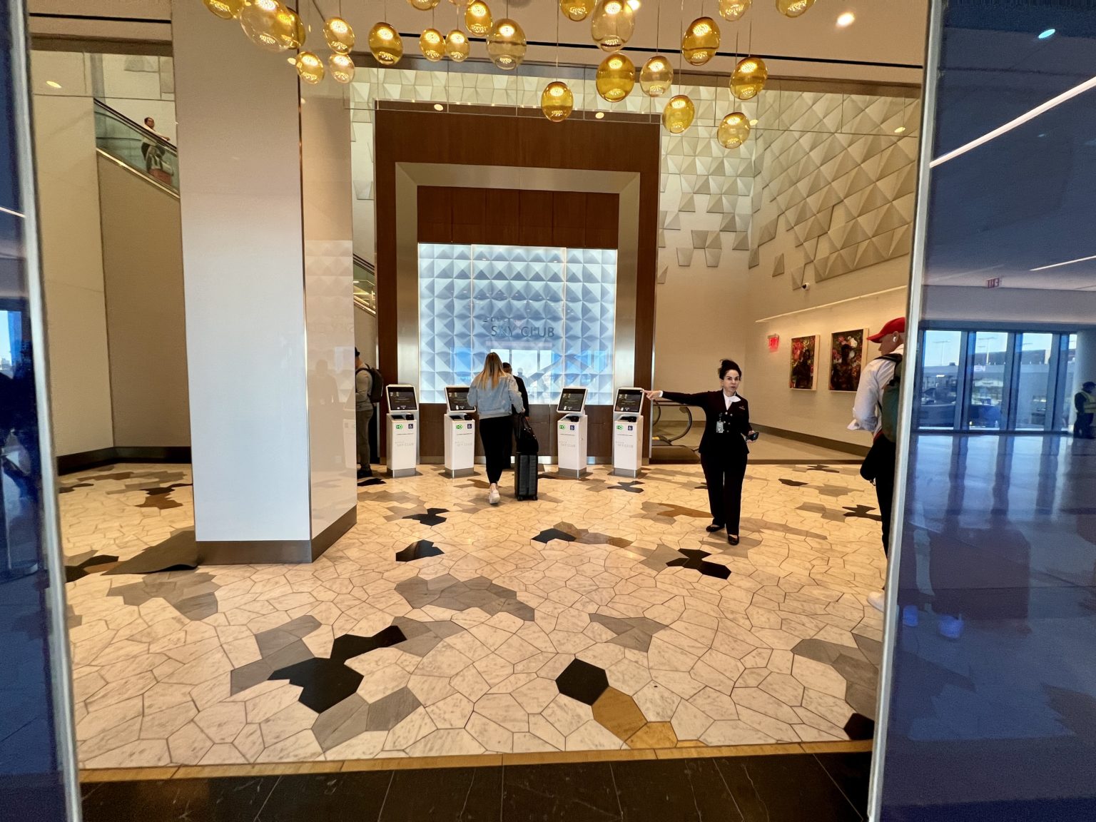 Review: Delta Sky Club LaGuardia (LGA) in New York