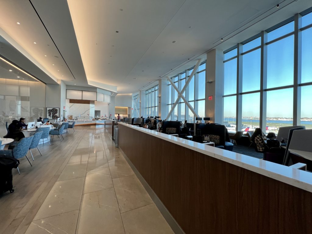 Review: Delta Sky Club LaGuardia (LGA) in New York