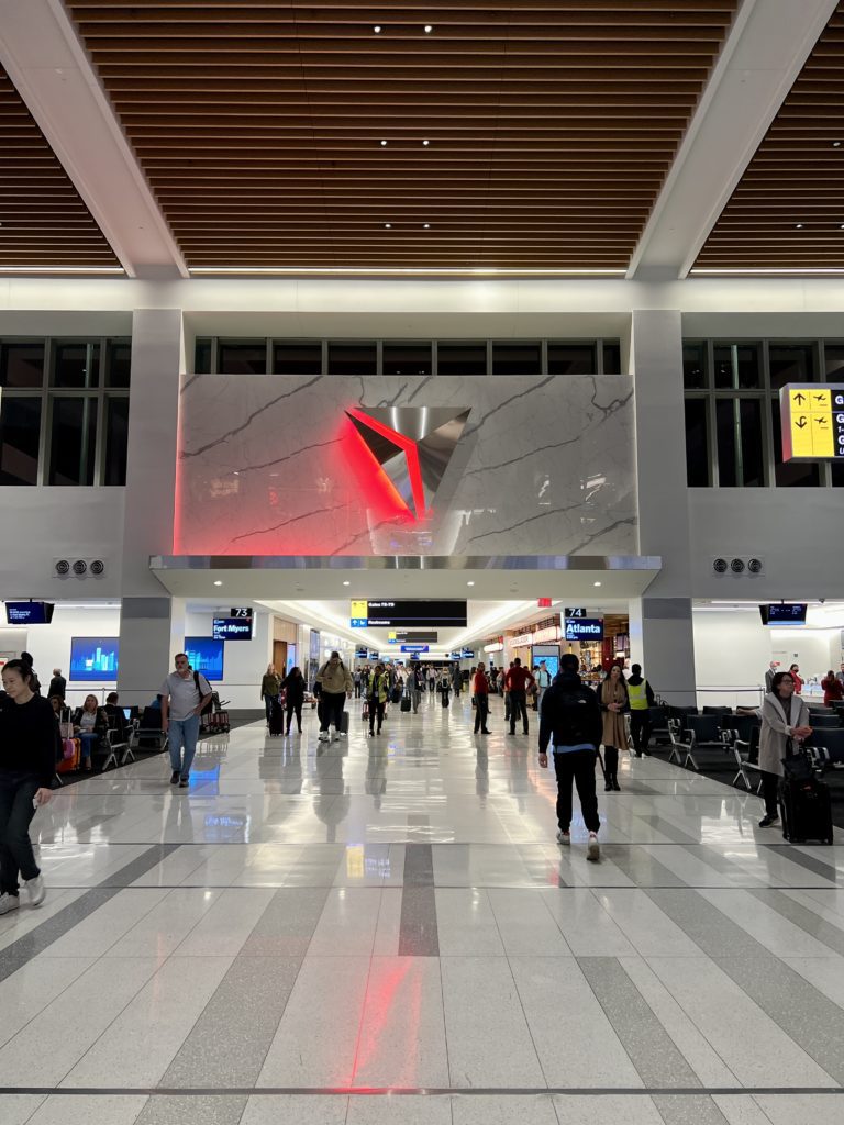 Review: Delta Sky Club LaGuardia (LGA) in New York