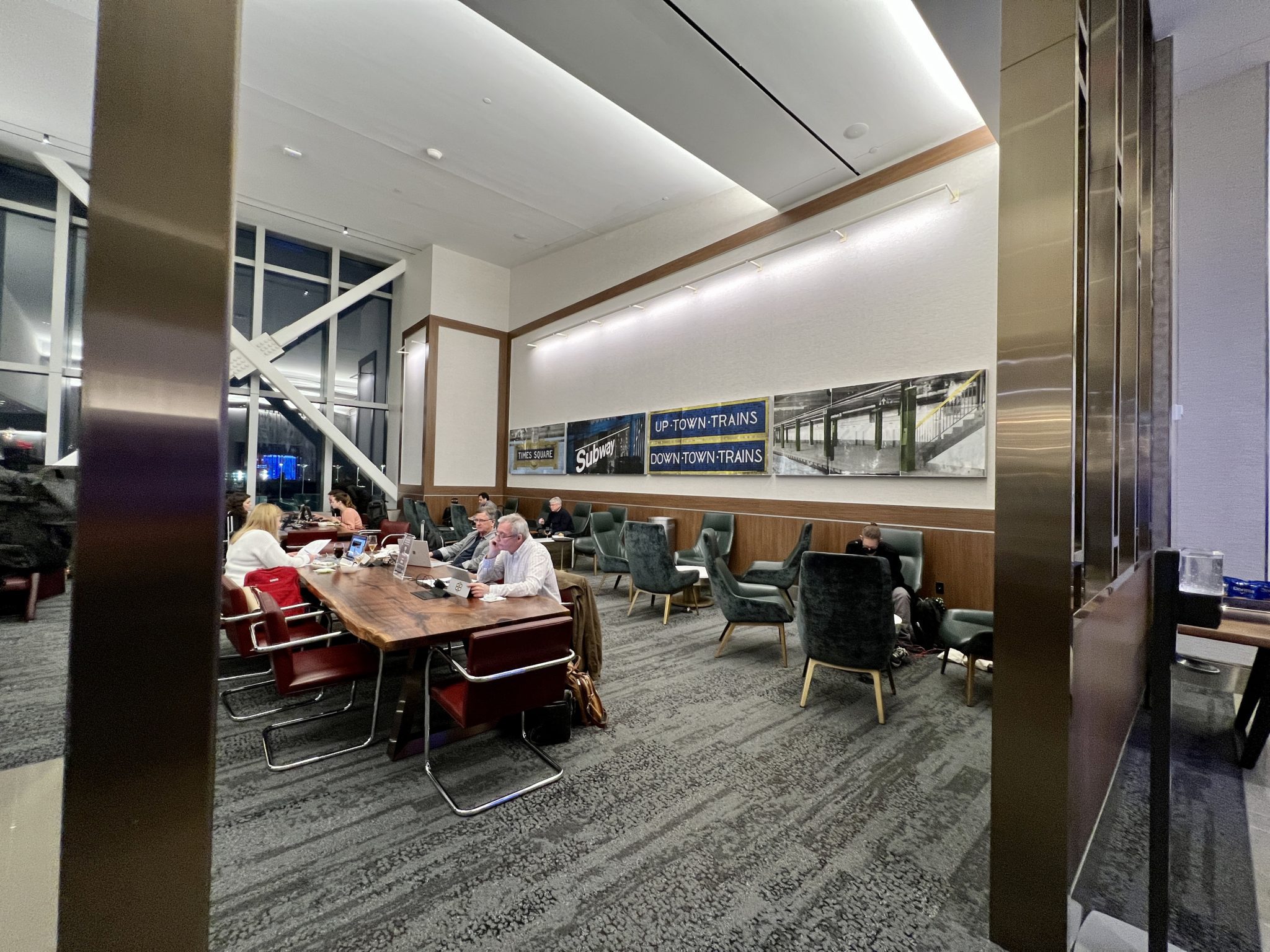 Review: Delta Sky Club LaGuardia (LGA) in New York