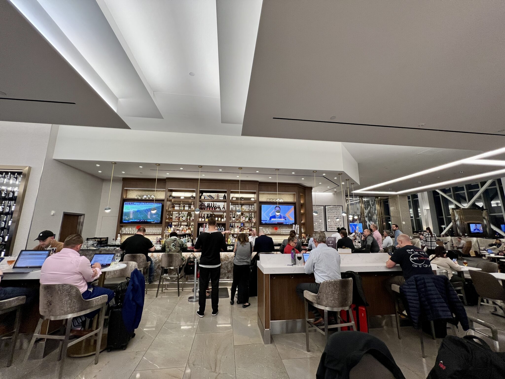 The Definitive List of the 8 Best Delta Sky Clubs®