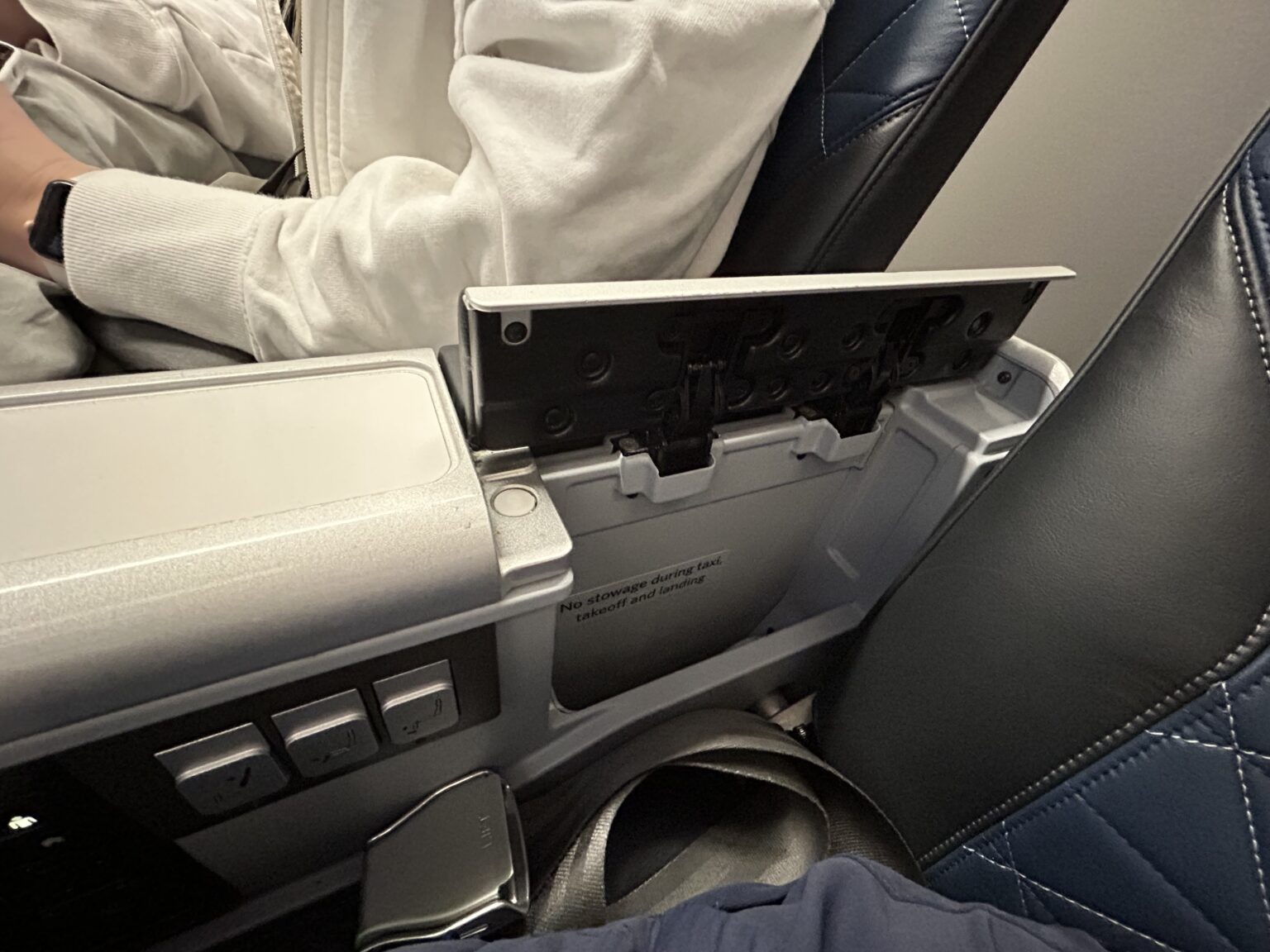 Review: Delta Premium Select, Minneapolis to Paris