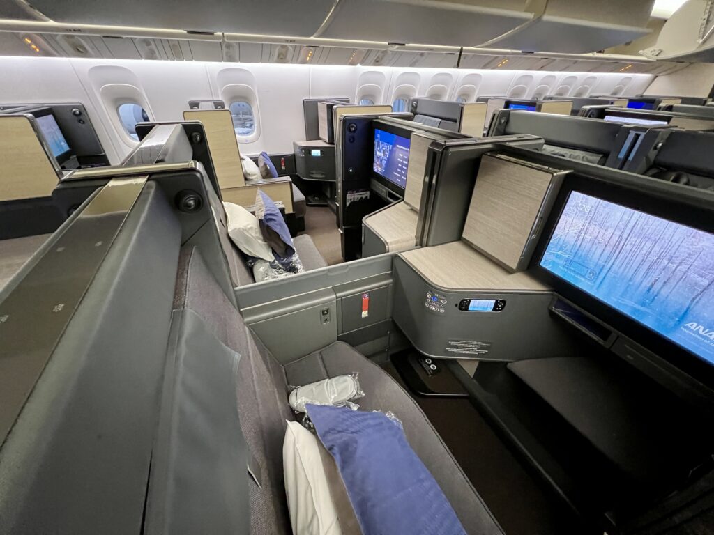 Review: ANA Business Class in "The Room" on the 777