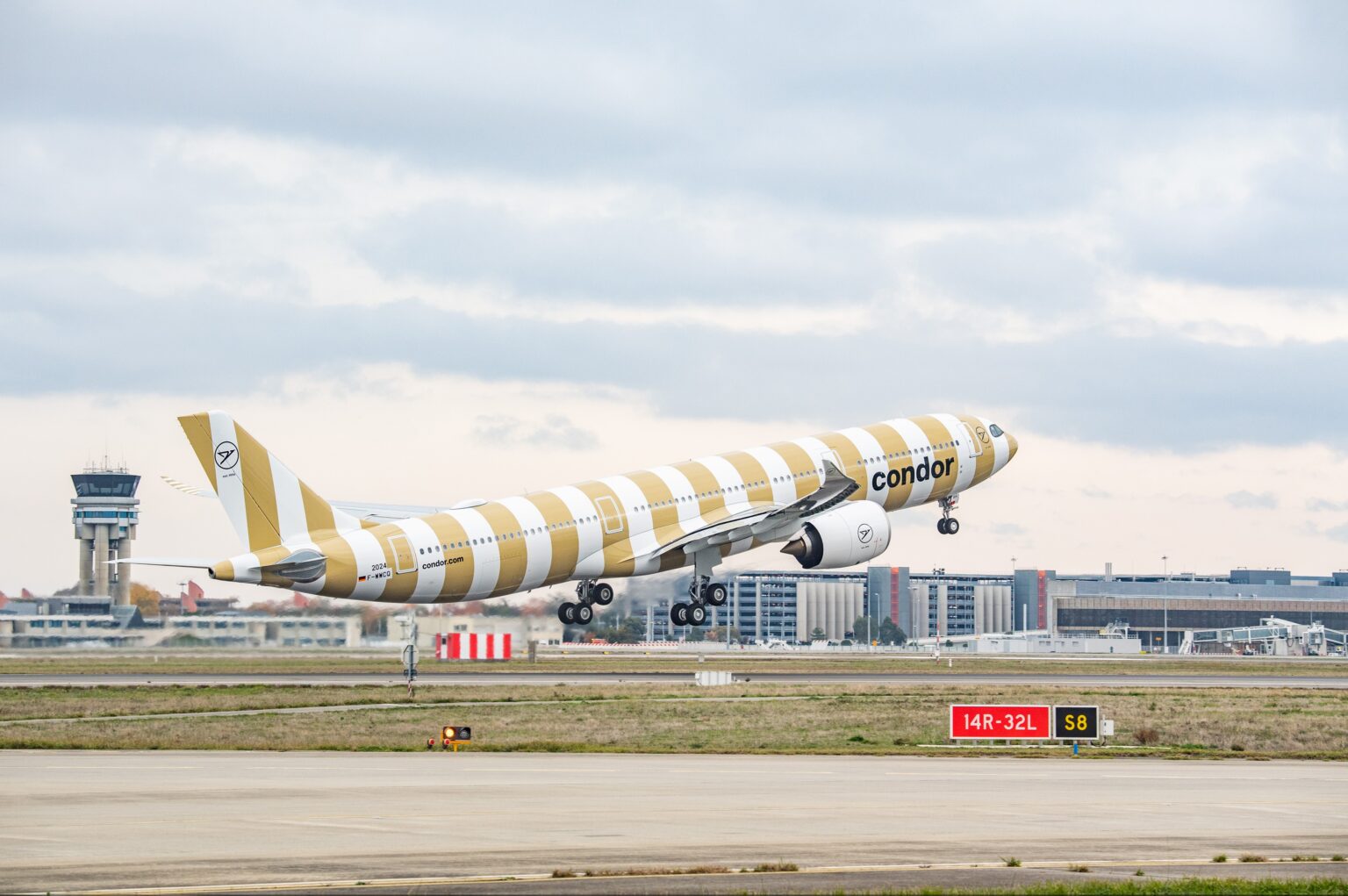 With New Planes & Lie-Flat Seats Flying to the US, Condor is Glowing Up