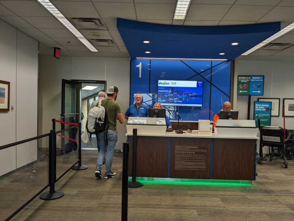 A Friendly Crew & Early Arrival: Allegiant Air Review