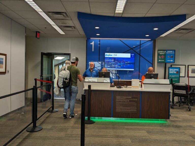 A Friendly Crew & Early Arrival: Allegiant Air Review