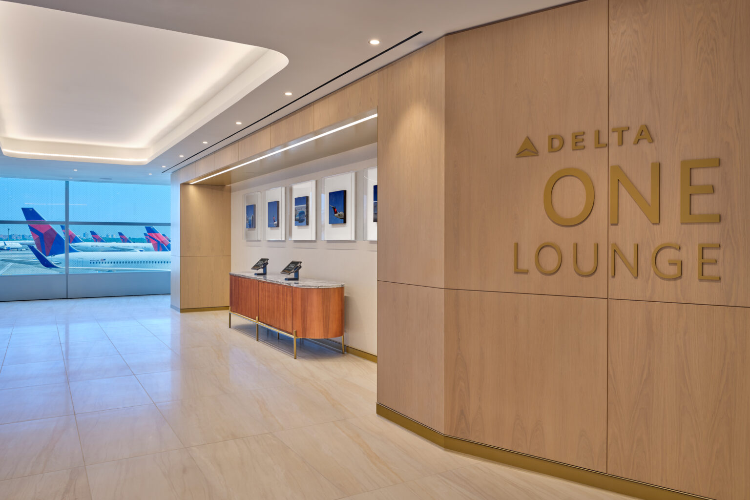 Sneak Peek: Inside Delta's First (& Incredibly Restrictive) Biz Class ...