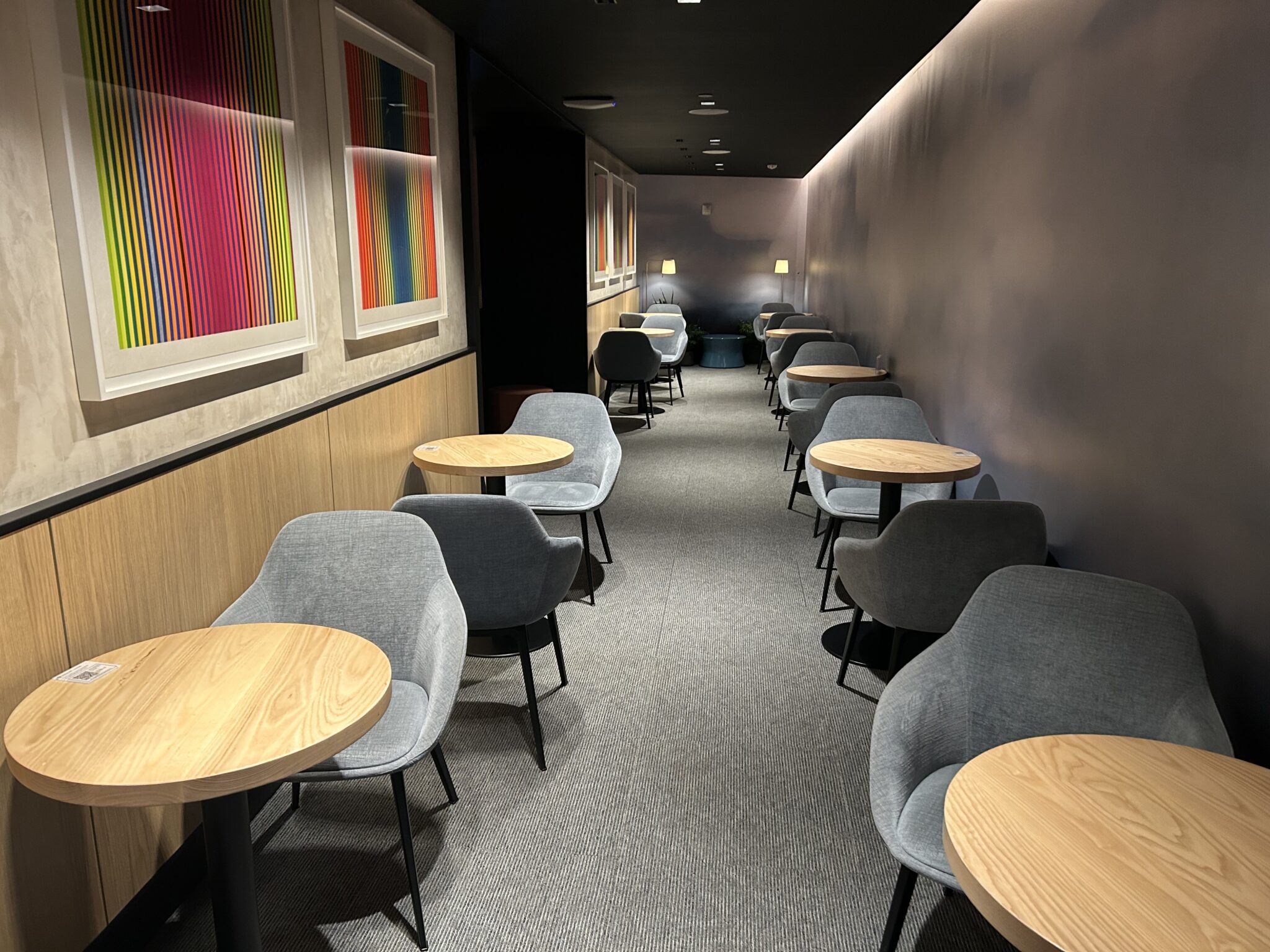 Stylish But Small: A Review of the Chase Sapphire Lounge at JFK