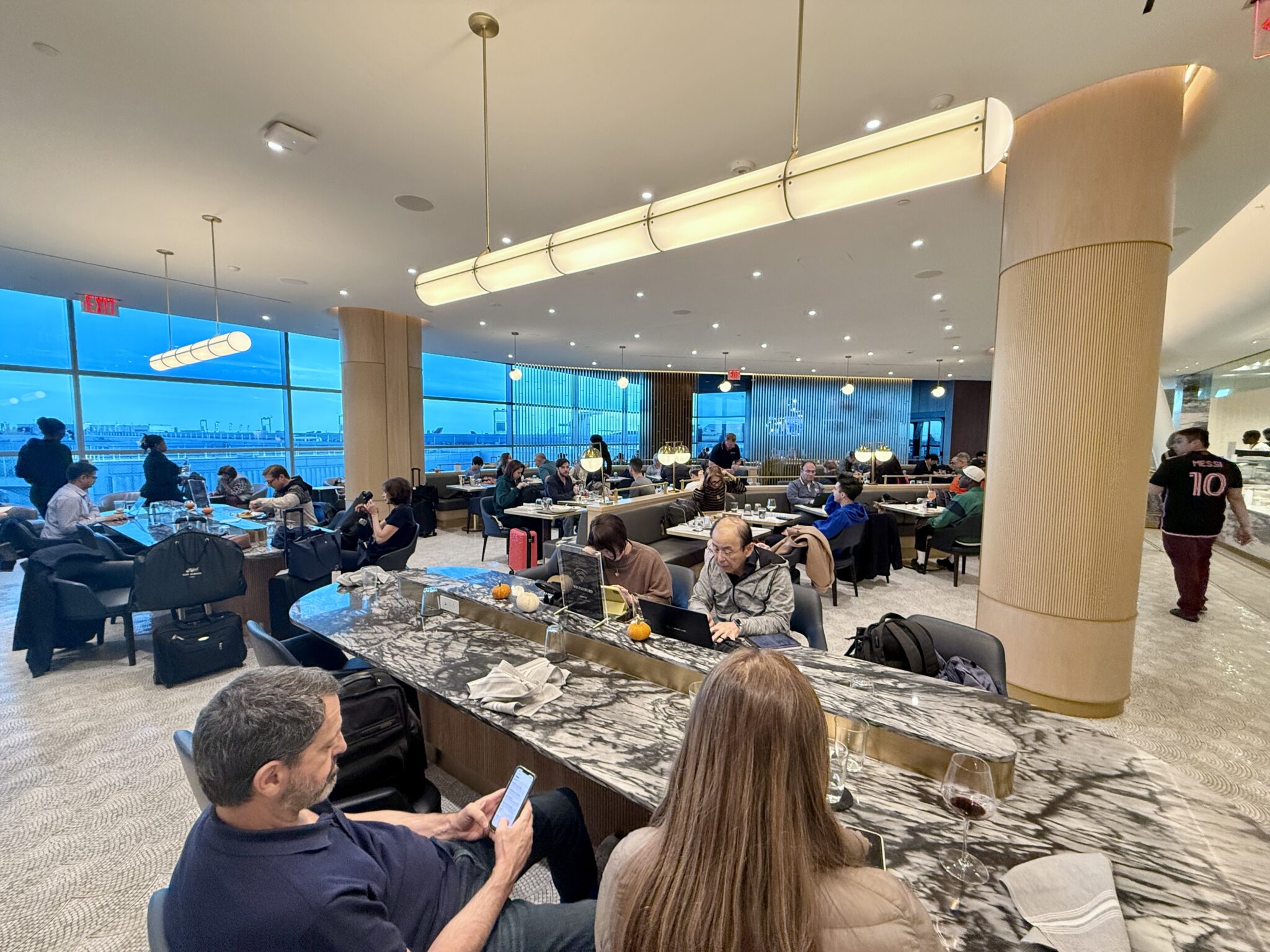 Even Delta's Fancy Biz Class Lounge at JFK is Getting Overcrowded