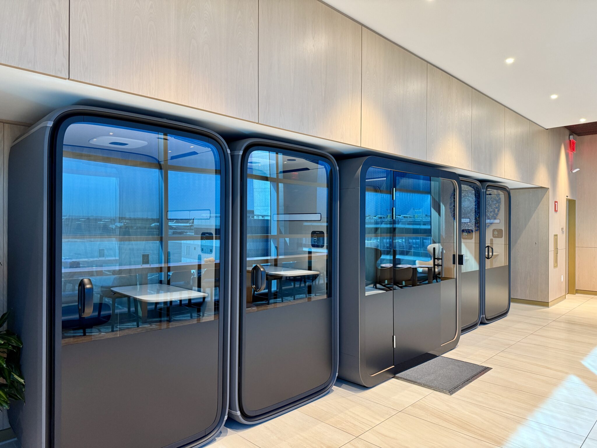 Top Notch...But Still Too Busy: Delta One Lounge at JFK Review