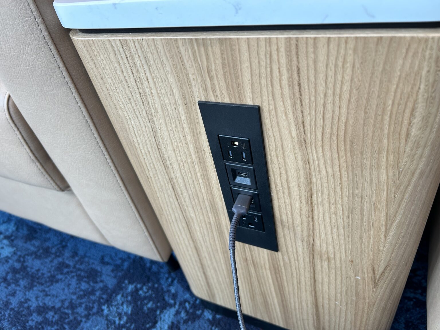 LOT Polish Lounge at Chicago-O'Hare (ORD) Review: A Welcome Addition to ...